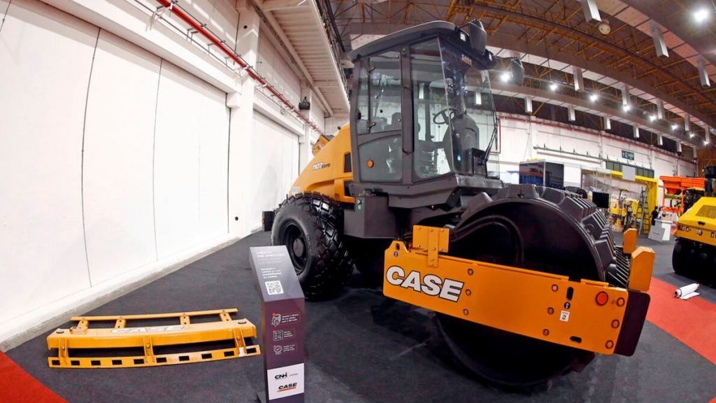 Case Construction completa 180 anos com grandes lançamentos